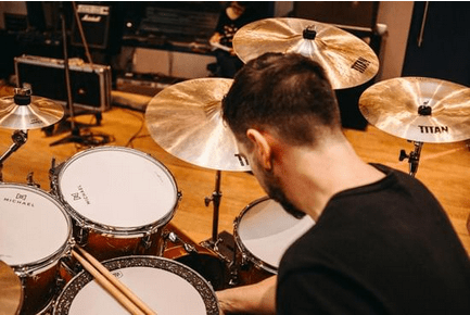 Master Polyrhythms on Drums: Essential Tips & Techniques