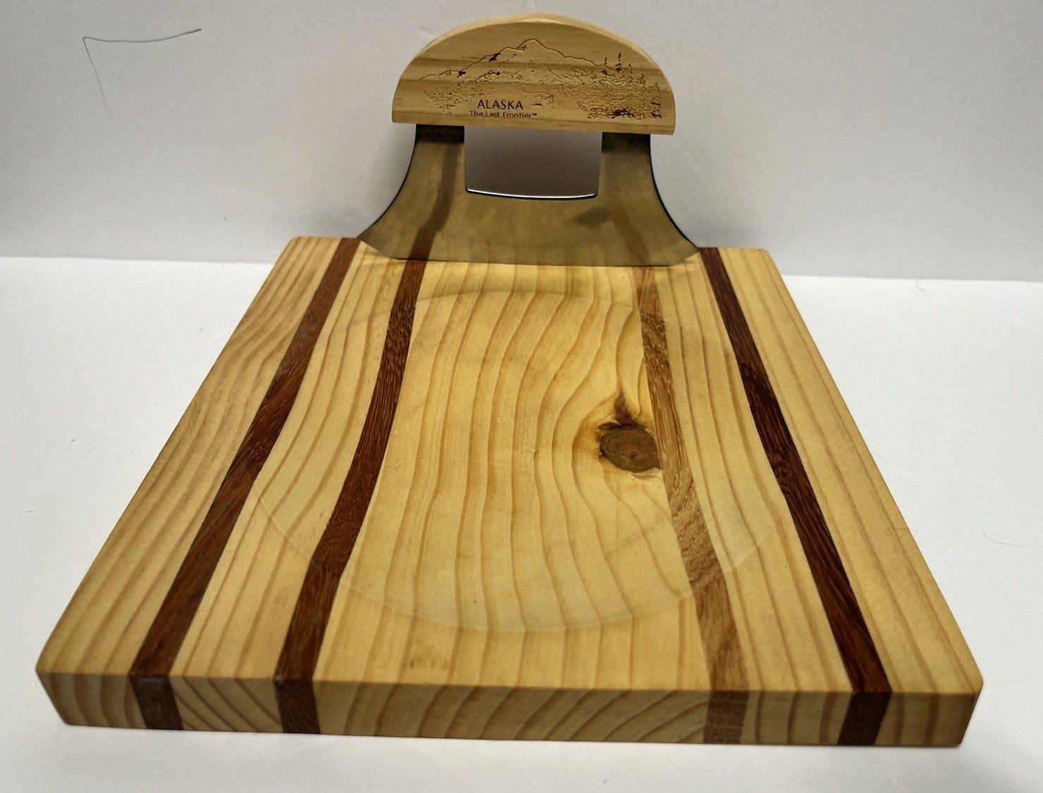 Alaska Ulu Knife & Wooden Board Set - Must-Have!