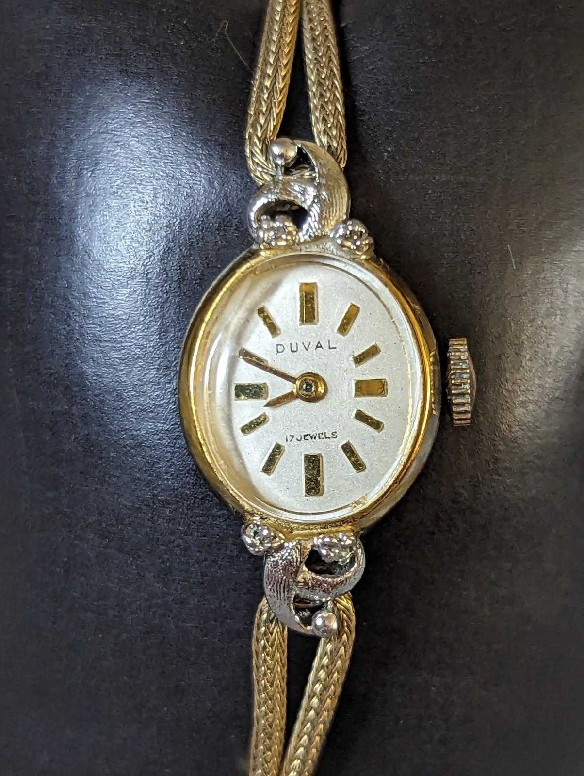 Chic Vintage Duval Women's Gold Tone Watch