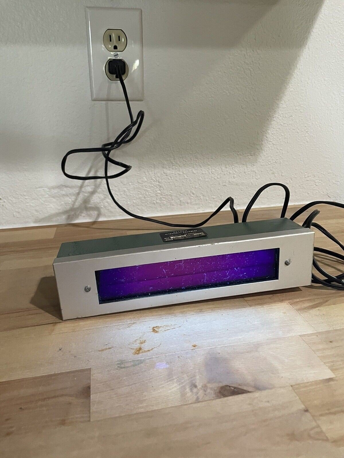 Vintage Raytech Ultraviolet LW-8L Equipment - Tested