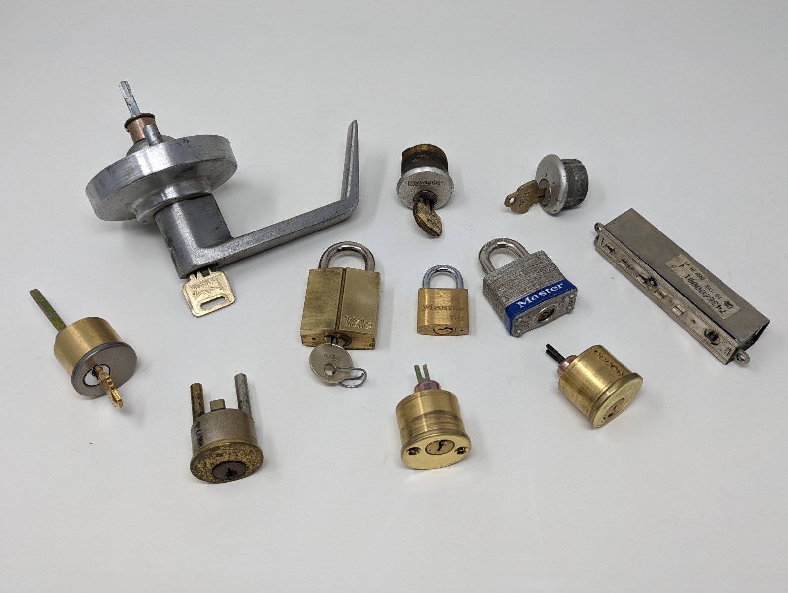 Unpickable Keyed Cylinders & Padlocks for Locksmiths