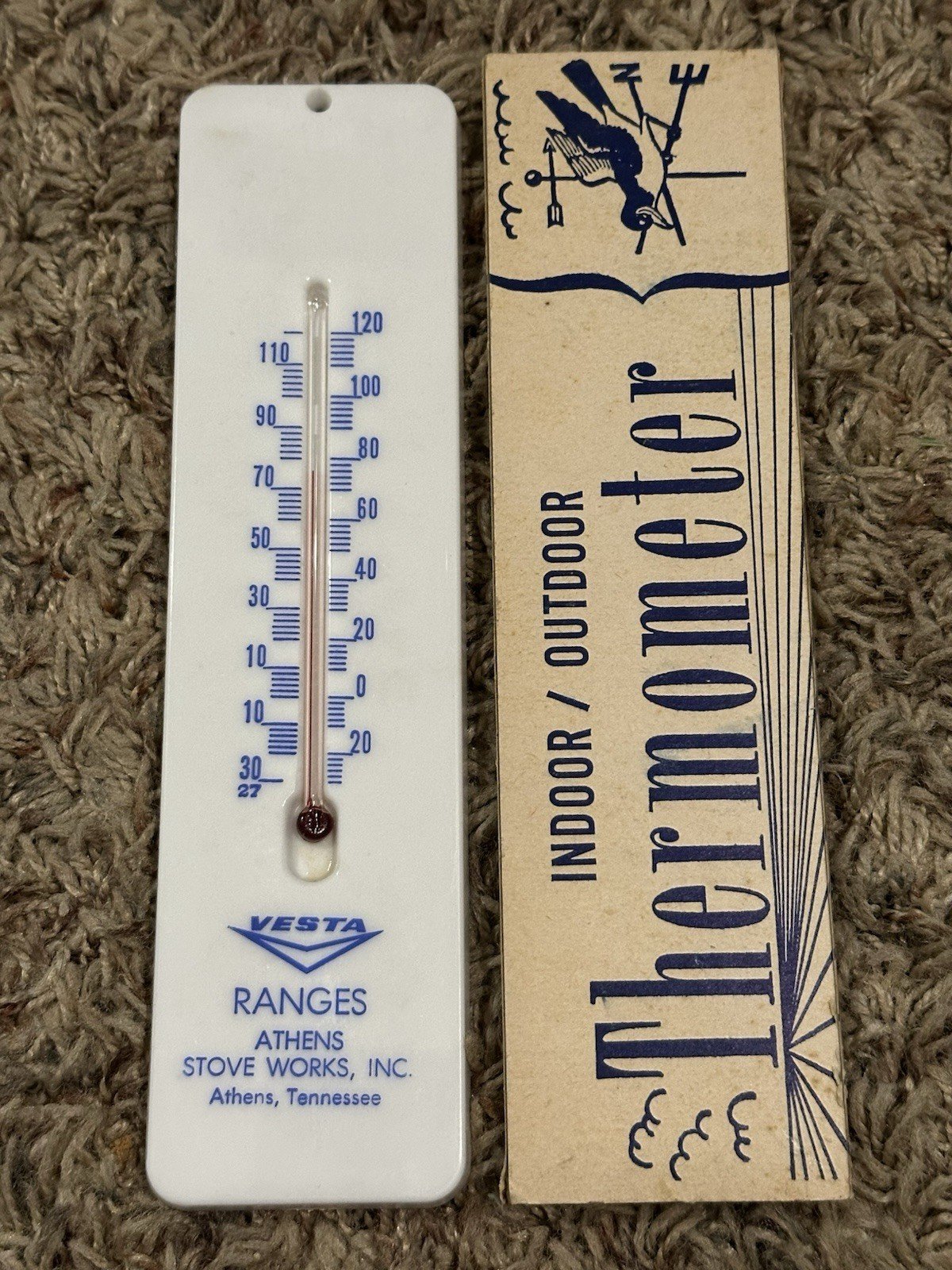 Vintage Vertical Thermometer: Fahrenheit & Celsius Delight